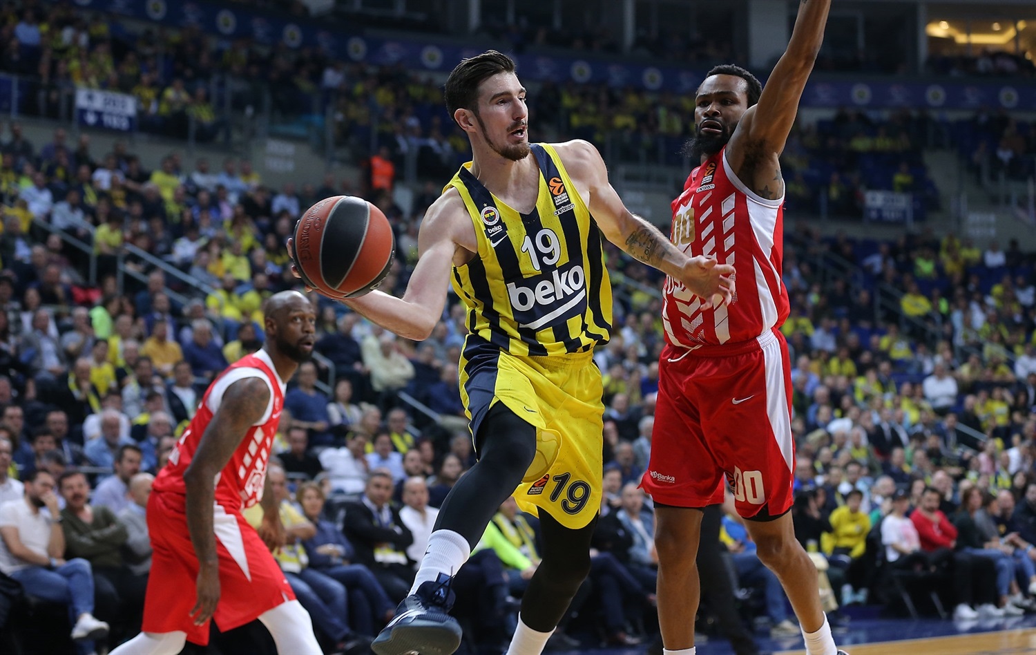 #BasketballMinds | Lo Zipper Iverson Elevator Set del Fenerbahce
